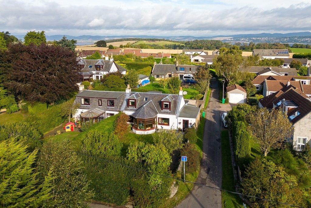 25 Balgove Road, Gauldry... 3 bed semi-detached house - £250,000