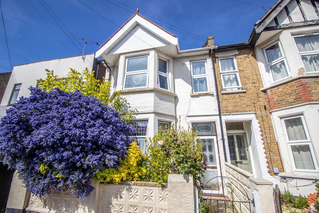 Burdett Avenue, Westcliff-on-Sea SS0 2 bed flat - £190,000