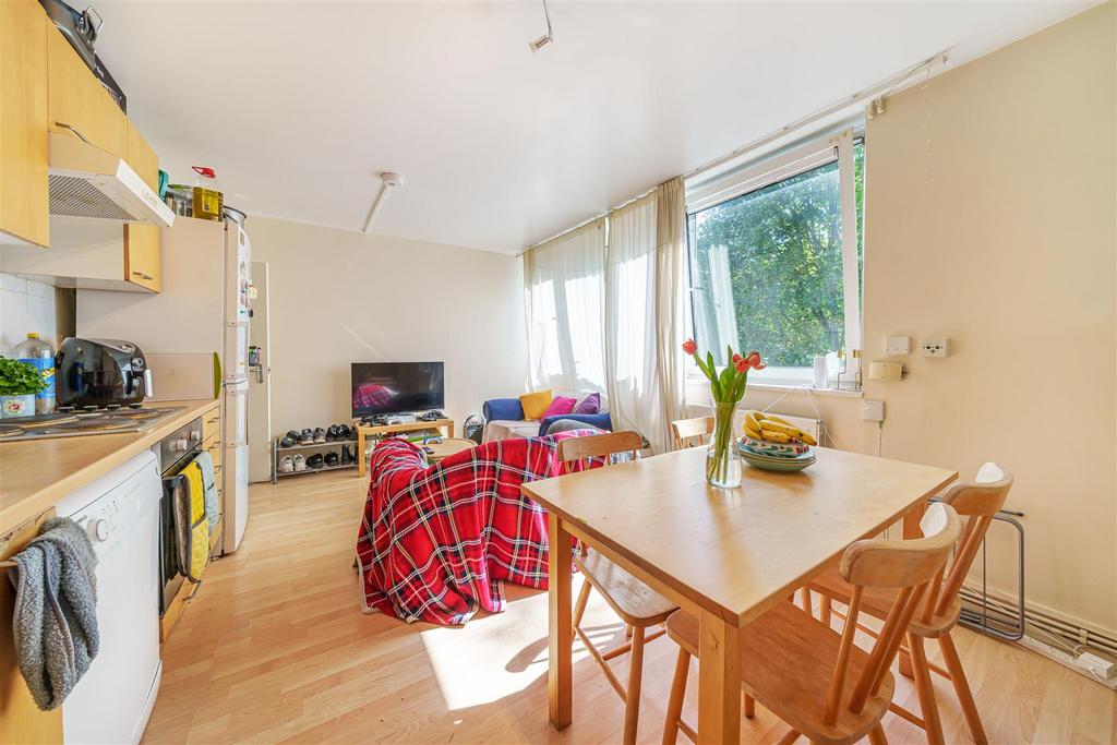 Petersfield Rise, Roehampton SW15 4 bed flat - £2,350 pcm (£542 pw)
