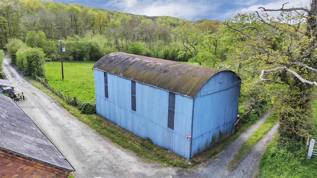 Pool Quay, Welshpool 3 bed barn conversion - £150,000