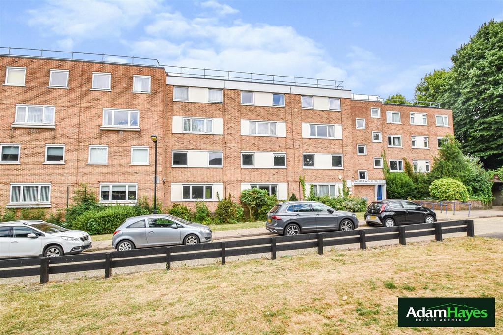High Road, London N2 3 bed apartment for sale - £400,000