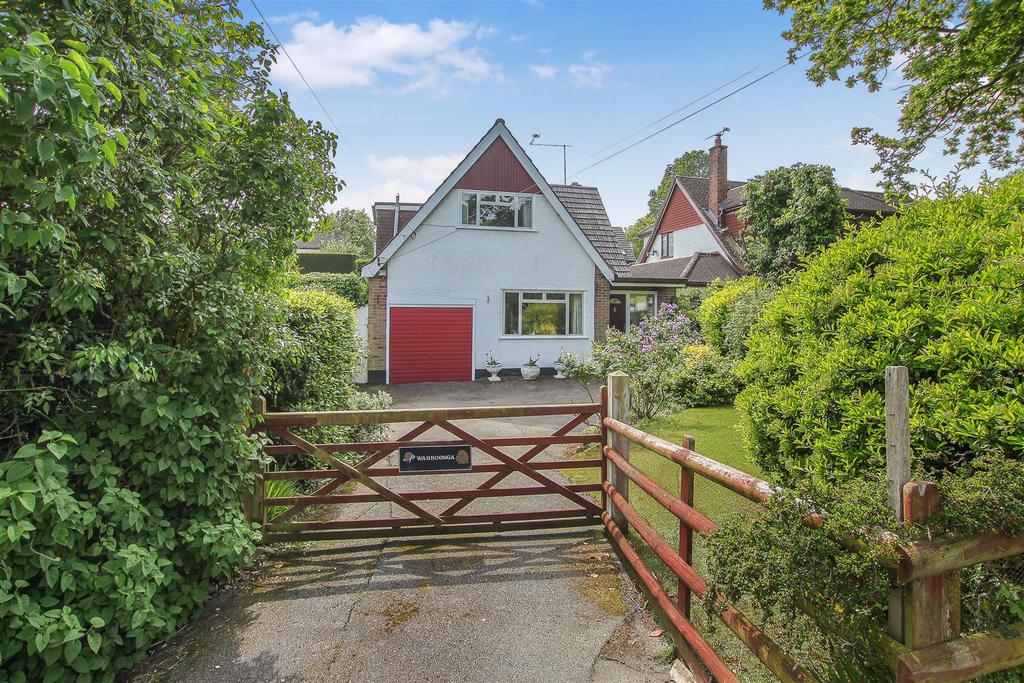 Outings Lane, Doddinghurst, Brentwood 3 bed detached house - £600,000