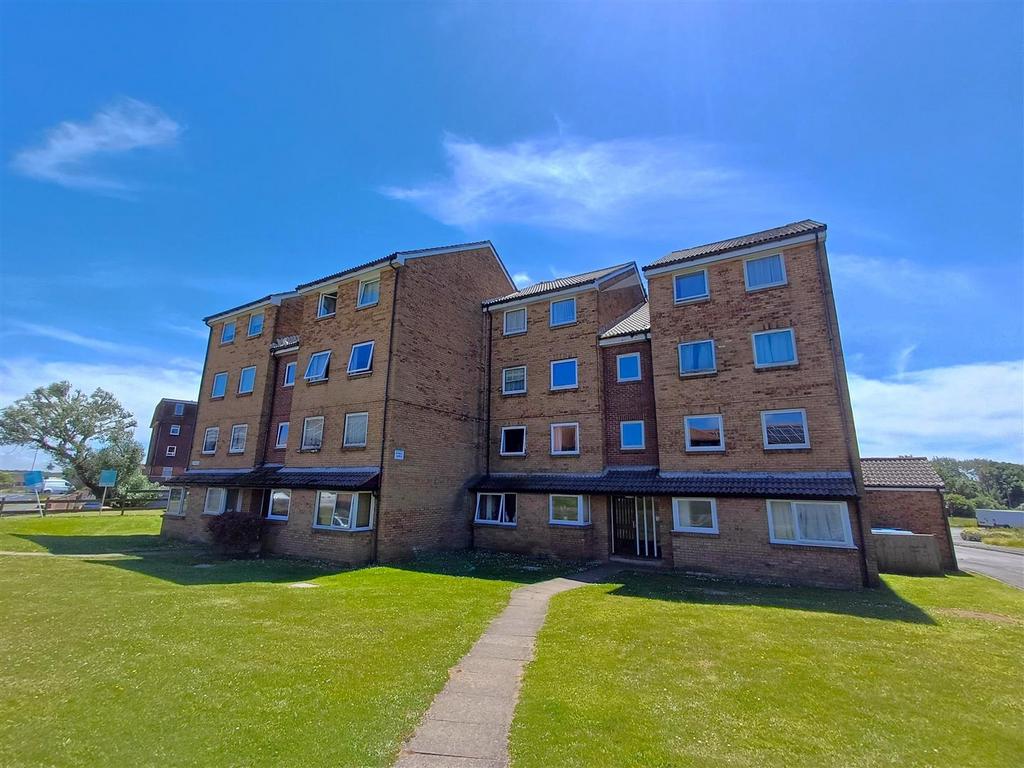 Balcombe Road, Peacehaven 2 bed apartment - £174,950