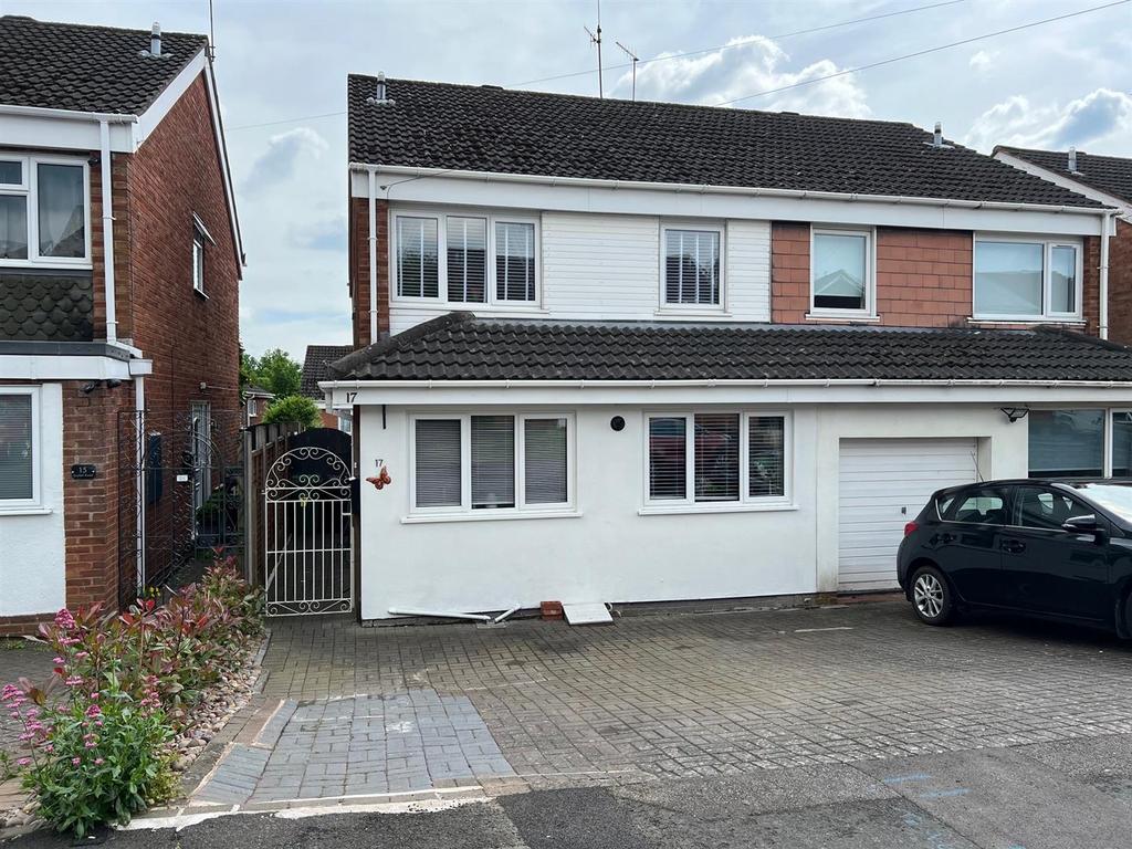 Scafell Road, Stourbridge, DY8 4UJ 3 bed semi-detached house - £260,000