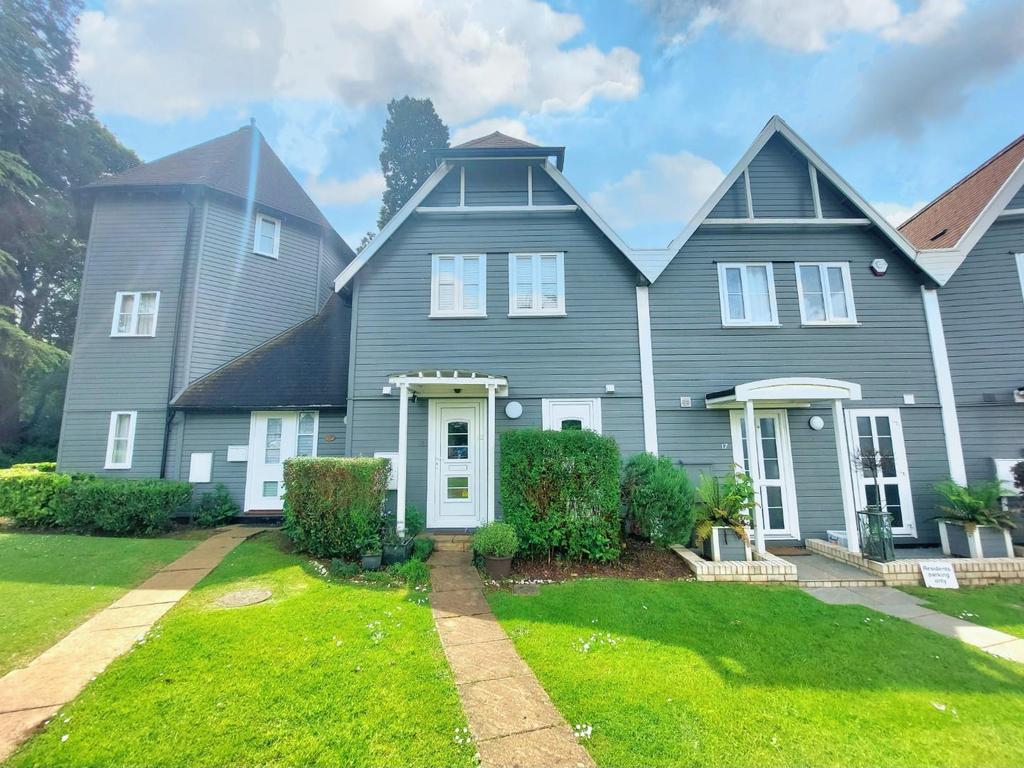 The Roundel, Overstone Park... 3 bed terraced house for sale - £180,000