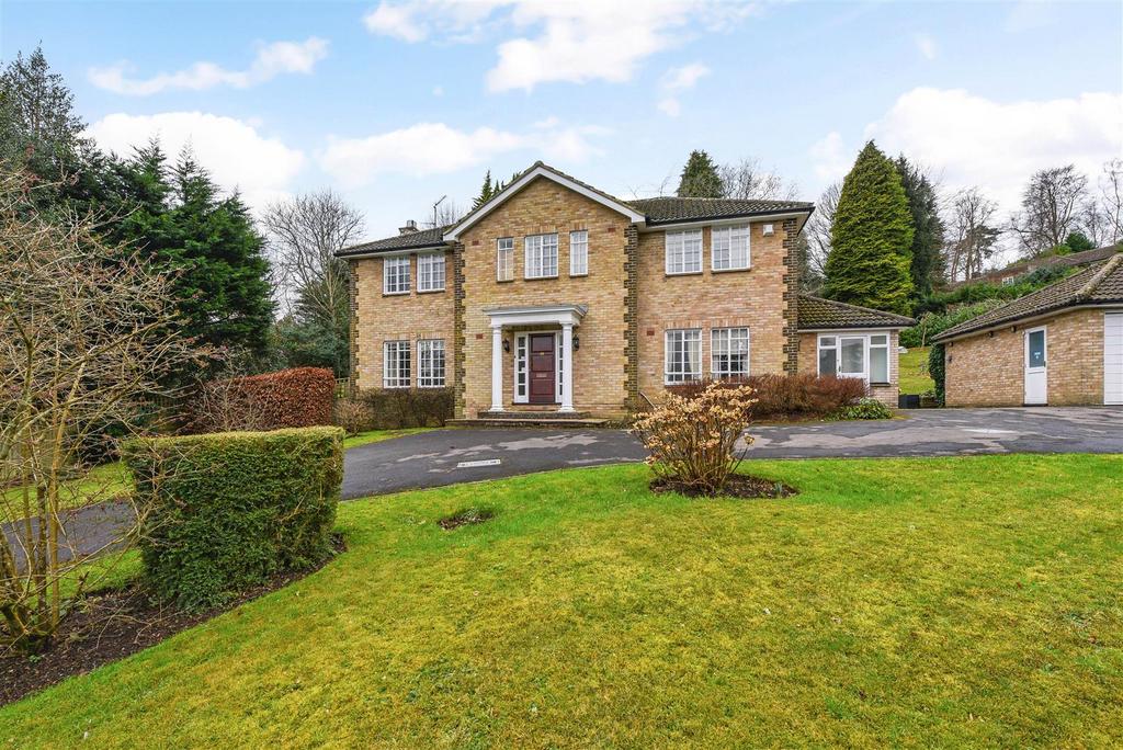 Stoatley Rise, Haslemere, Surrey 4 bed detached house - £3,750 pcm (£ ...