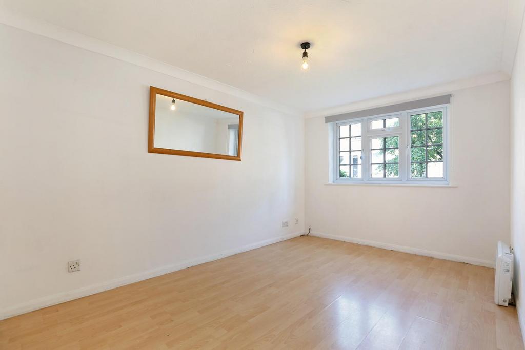 Gables Close, London, SE5 1 bed flat for sale - £265,000