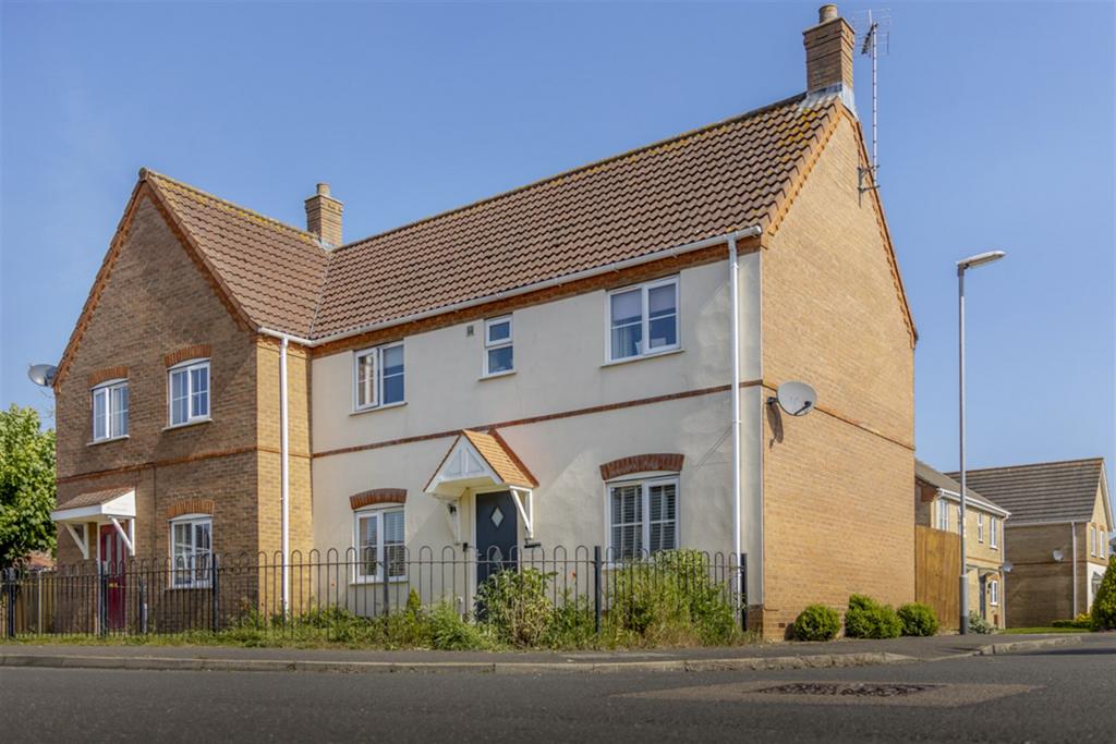 Thomas Middlecott Drive, PE20 3 bed semi-detached house - £199,950