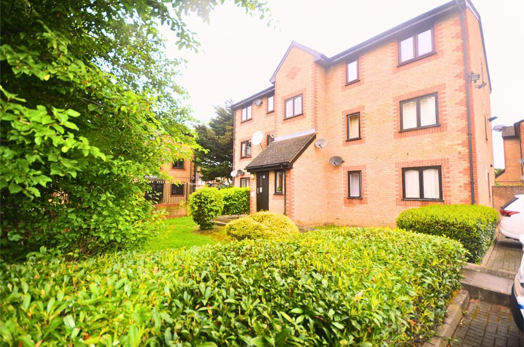 London, E15 2 bed flat - £2,000 pcm (£462 pw)