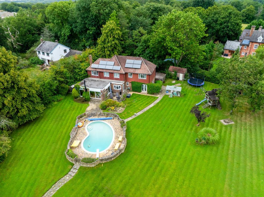 Tilburstow Hill Road, Godstone RH9 4 bed detached house for sale - £ ...
