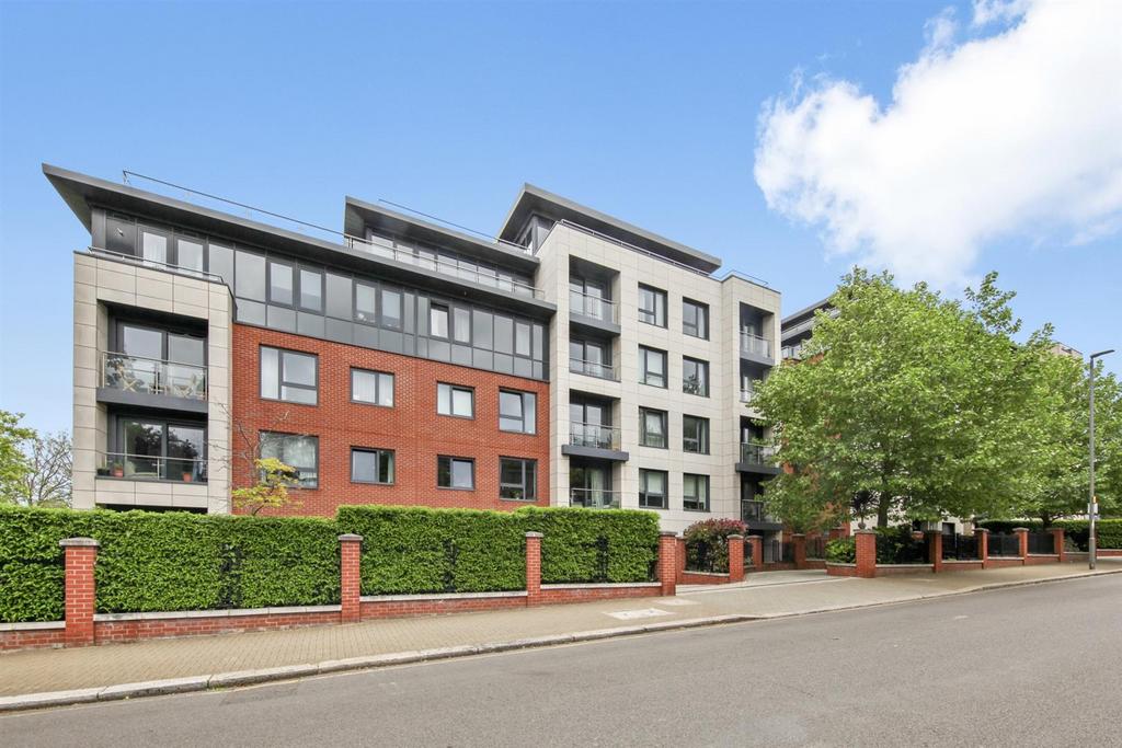 Portland House, Putney Square... 2 bed flat for sale - £600,000