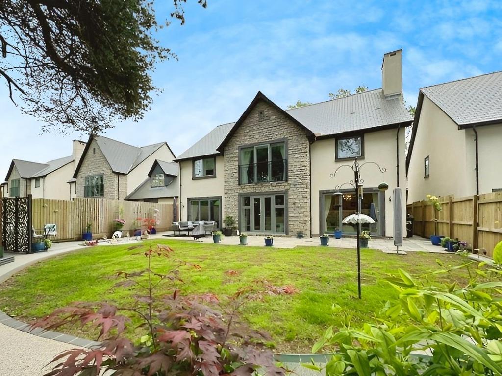 The Paddock, Caerphilly, CF83 3RR 5 bed detached house for sale - £775,000