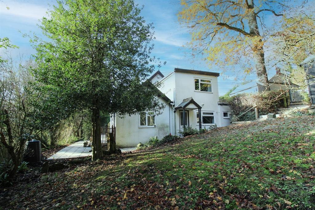 Crickley Hill GL3 4UQ 4 bed detached house - £1,750 pcm (£404 pw)