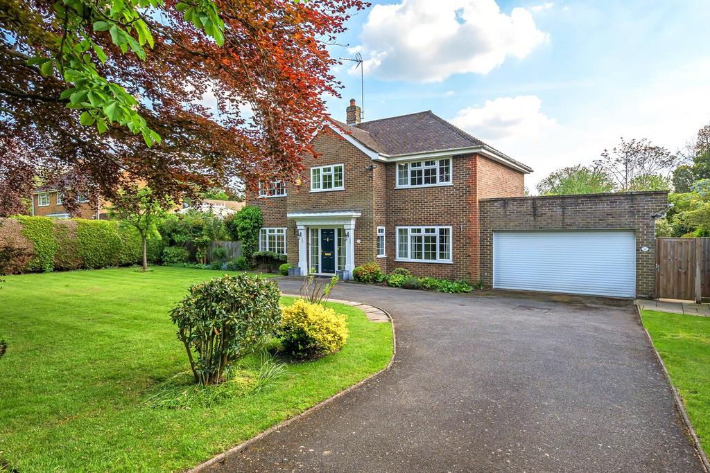 Stoke Road, Cobham, KT11 4 bed detached house - £1,350,000