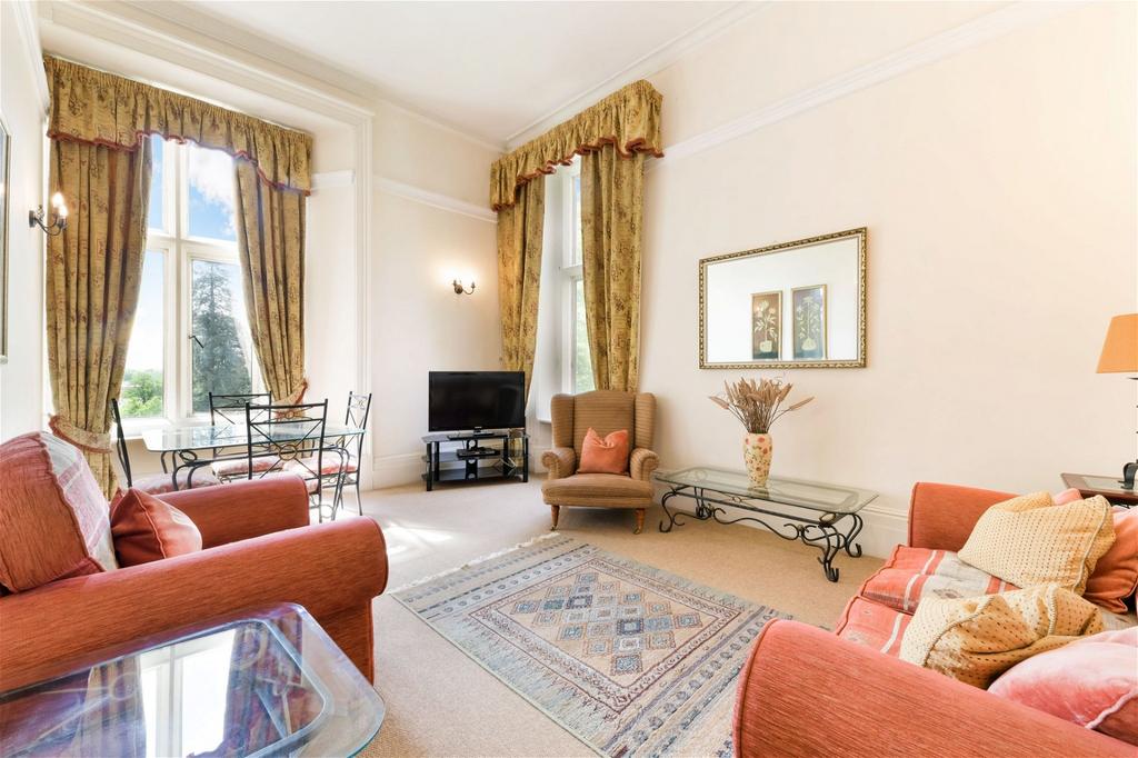 Royal Earlswood Park, Redhill RH1 1 bed flat for sale - £235,000