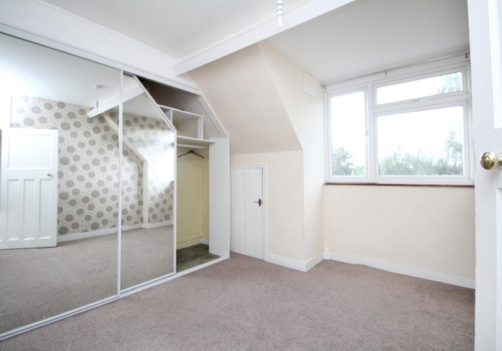Falconwood Parade Welling DA16 3 bed maisonette - £1,800 pcm (£415 pw)