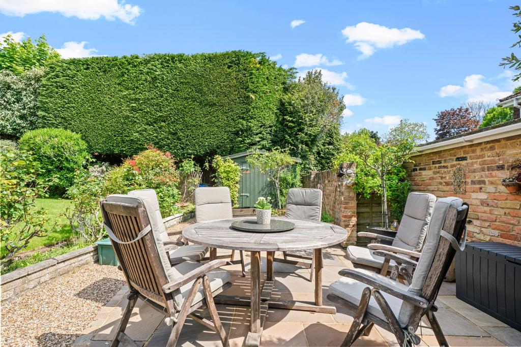 Bramble Rise, Cobham, KT11 5 bed detached house for sale - £1,395,000