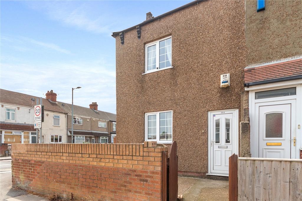 Convamore Road, Grimsby... 2 bed apartment - £60,000