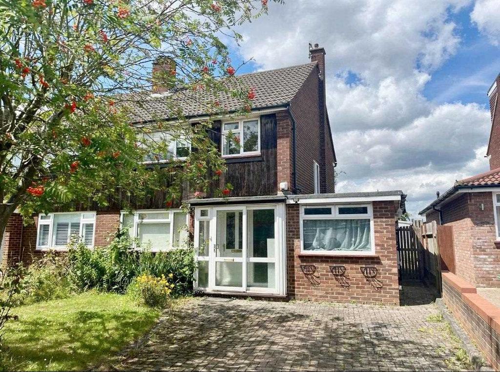 Farm Way, Bushey, WD23. 4 bed semi-detached house - £589,950
