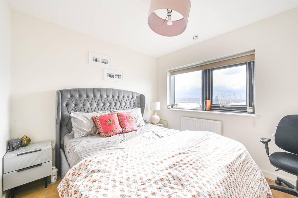 Elektron Tower, Canary Wharf, London... 2 bed flat - £2,500 pcm (£577 pw)
