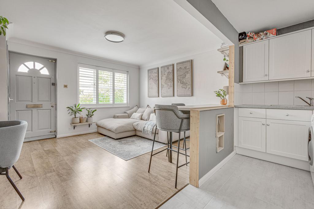 British Grove South, London 1 bed flat - £400,000