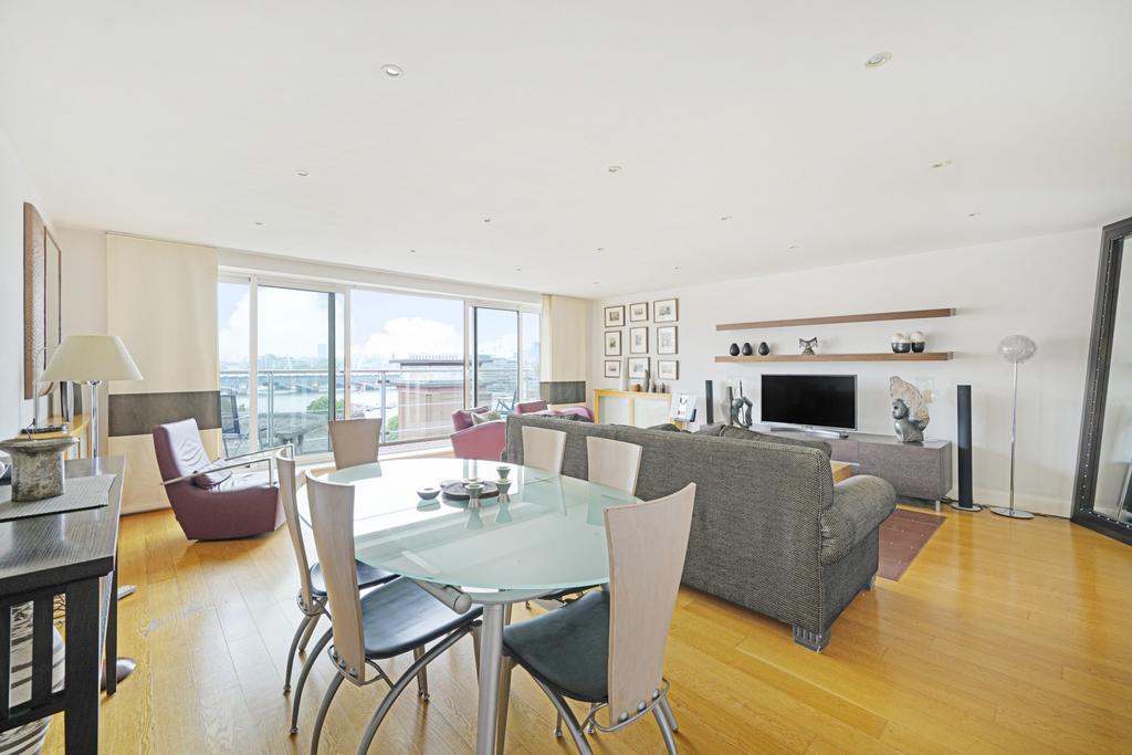 Benbow House, 24 New Globe Walk, London 2 bed flat to rent - £3,683 pcm ...