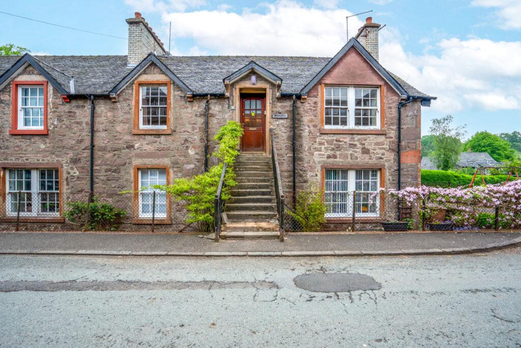 1 Teith Road, Deanston FK16 6AJ 2 bed apartment - £94,995