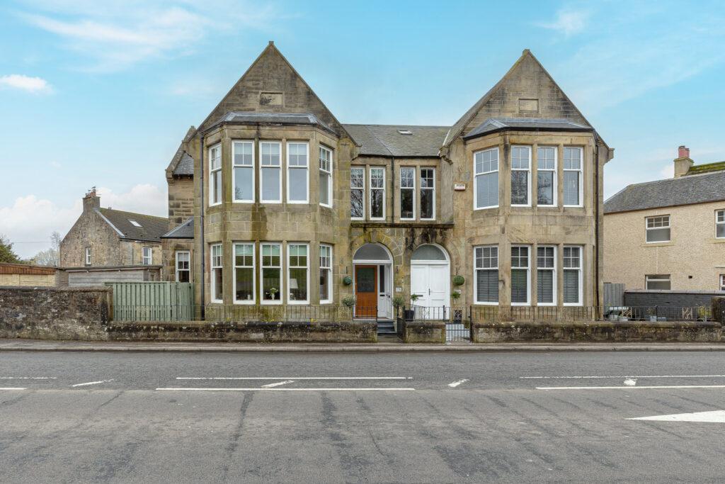 Stirling Street, Dunipace, FK6 4 bed semi-detached house - £330,000