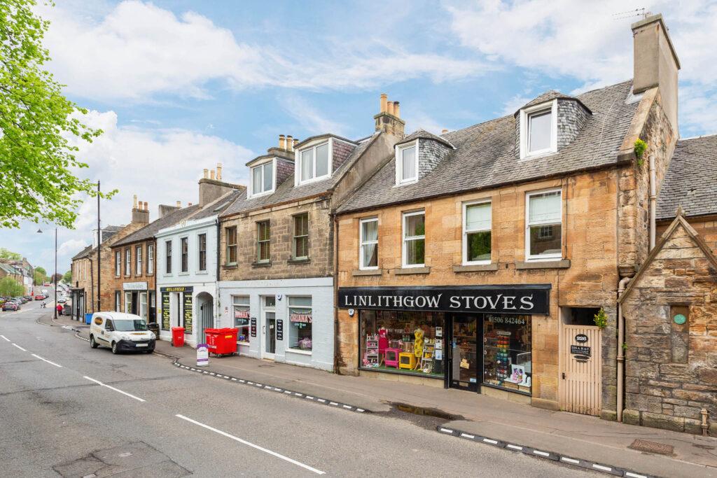 High Street, Linlithgow, EH49 3 bed flat - £285,000
