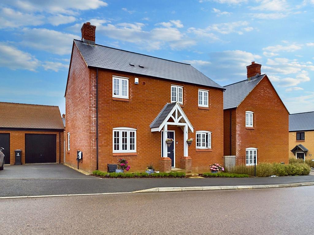 Wetherby Drive, Towcester, NN12 3 bed detached house - £409,950