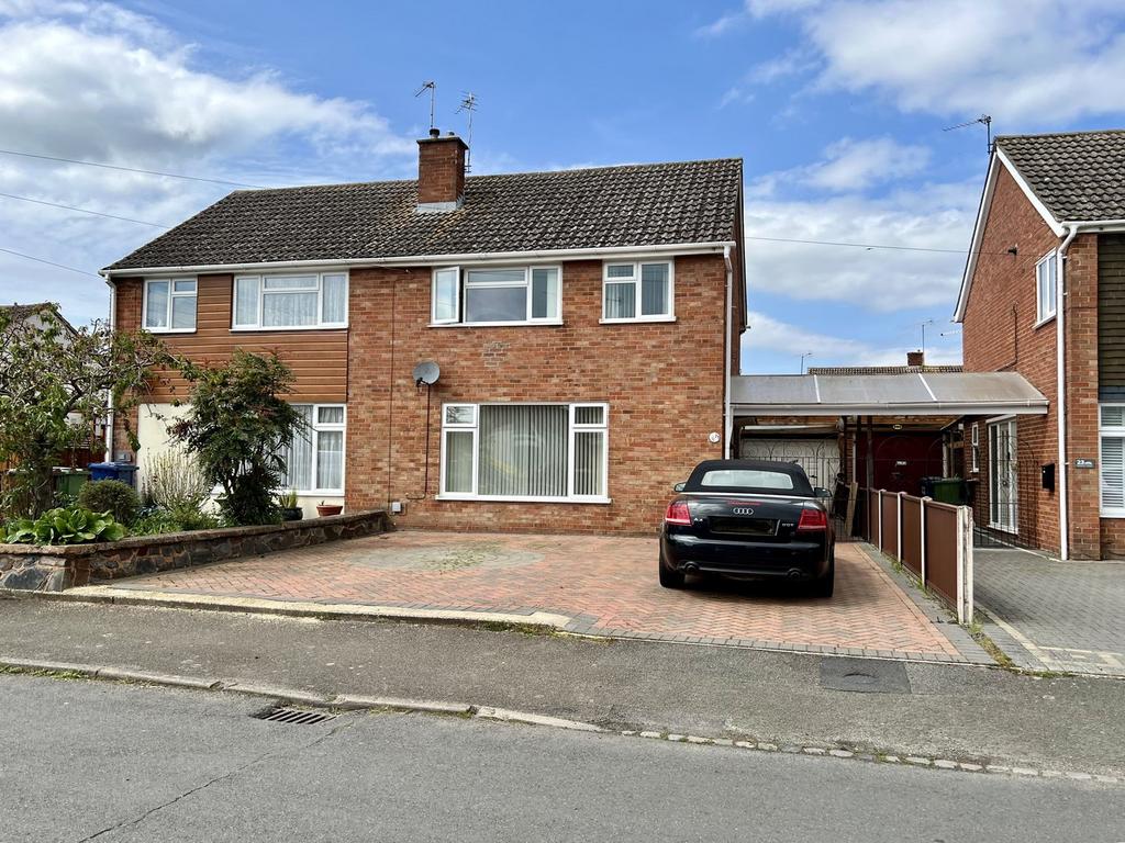 Bramley Road, Tewkesbury GL20 3 bed semi-detached house - £310,000