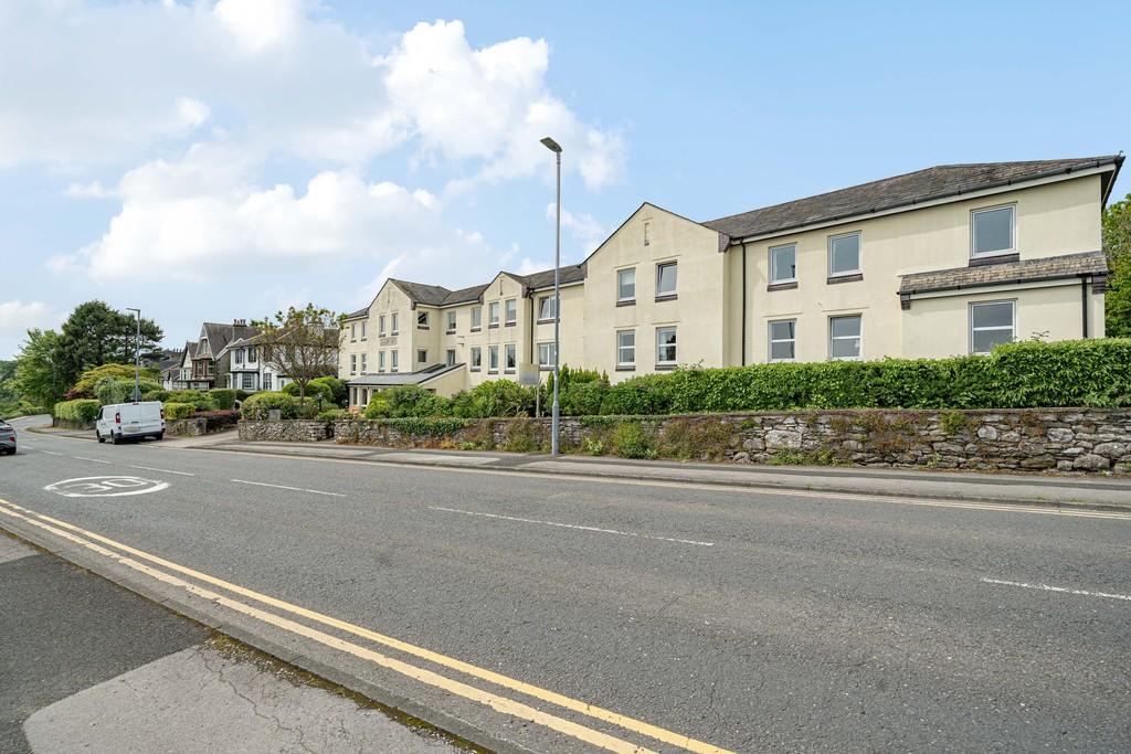 16 Strand Court, The Esplanade... 2 bed apartment - £140,000