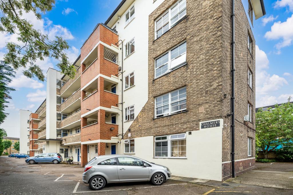 Chalmers House, Battersea SW11 2 bed flat - £1,750 pcm (£404 pw)
