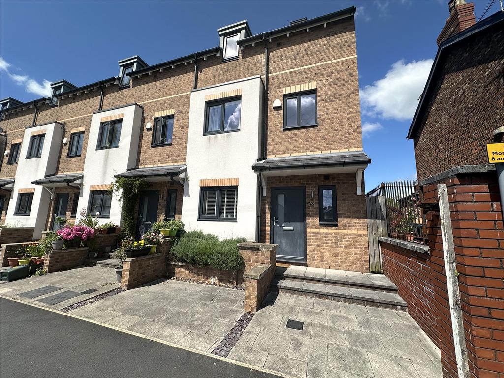 Woodfield Road, Cheshire WA14 3 bed end of terrace house - £450,000