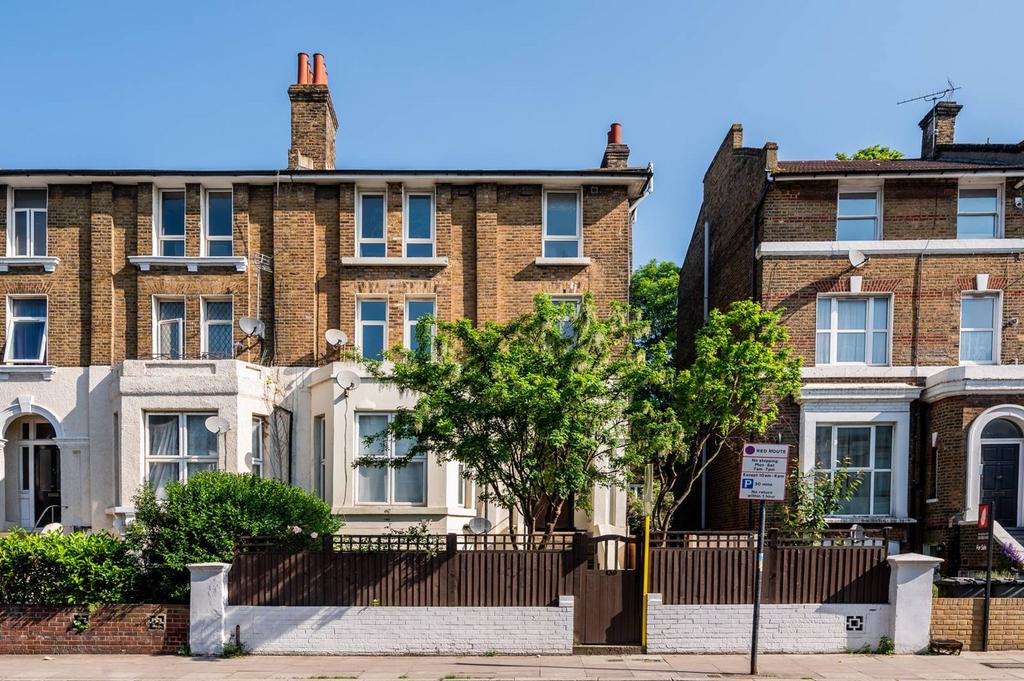 Lee High Road, Lee, London, SE13 2 bed flat for sale - £350,000