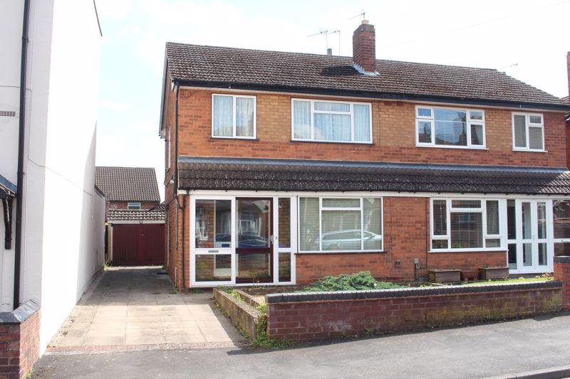 New Street Kingswinford Dy6 3 Bed Semi Detached House For Sale £245 000