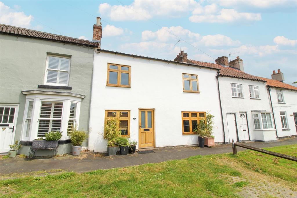St. James Green, Thirsk 3 bed cottage - £375,000