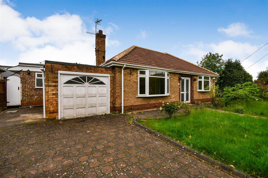 Woodland Drive, Anlaby, Hull 2 bed detached bungalow - £305,000