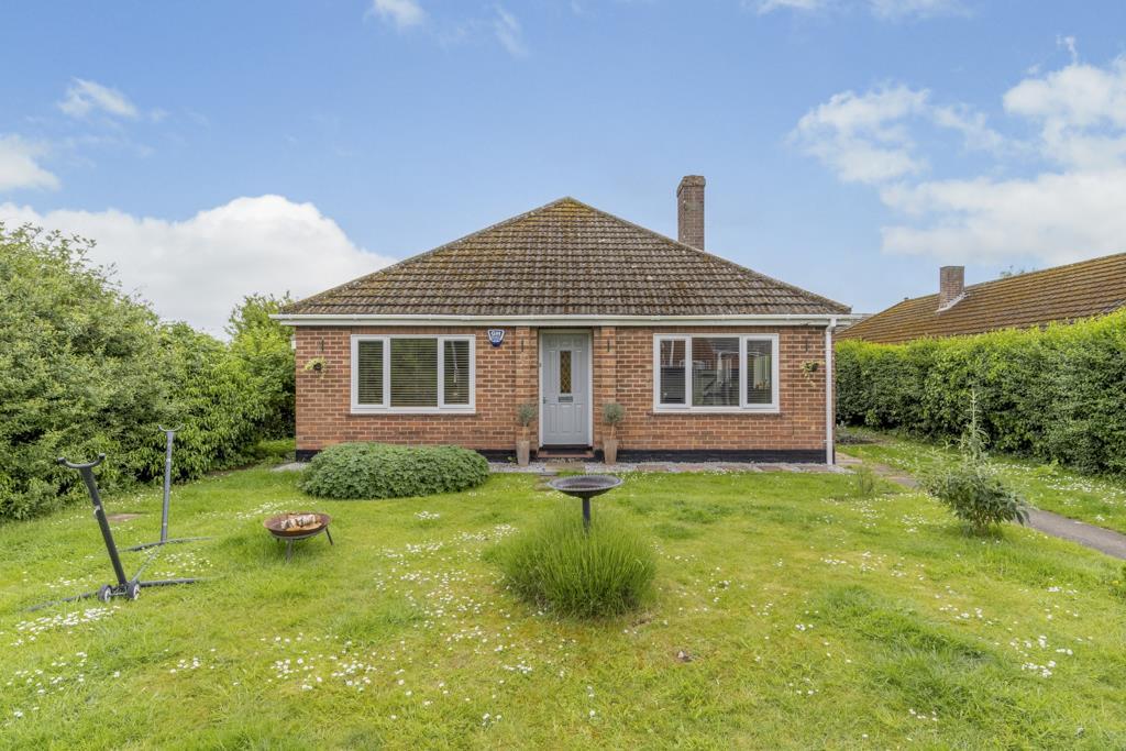 Gallery Walk, Pinchbeck 2 bed detached bungalow - £200,000