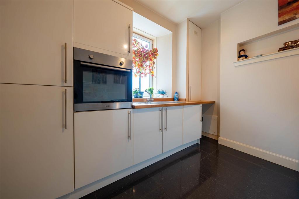 Scott Street, Perth 1 bed flat - £62,950