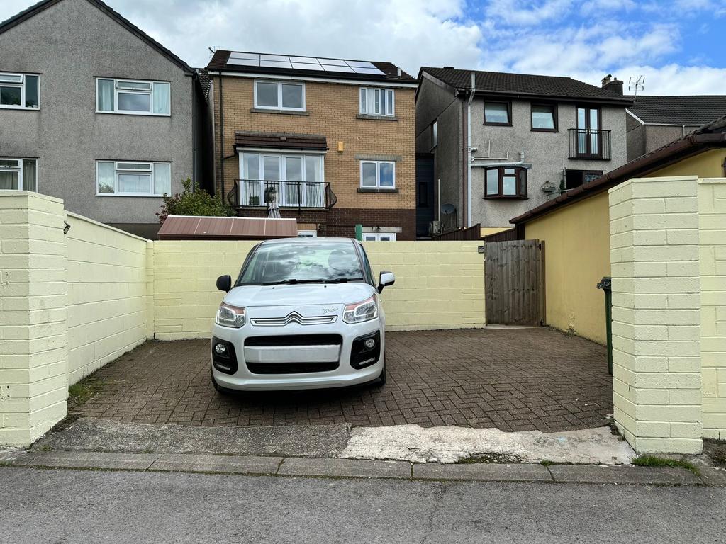 Llantwit Fardre CF38 4 bed detached house for sale - £350,000