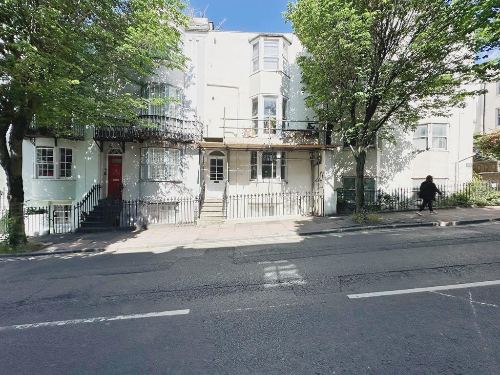 Egremont Place, Brighton BN2 1 bed flat - £1,100 pcm (£254 pw)