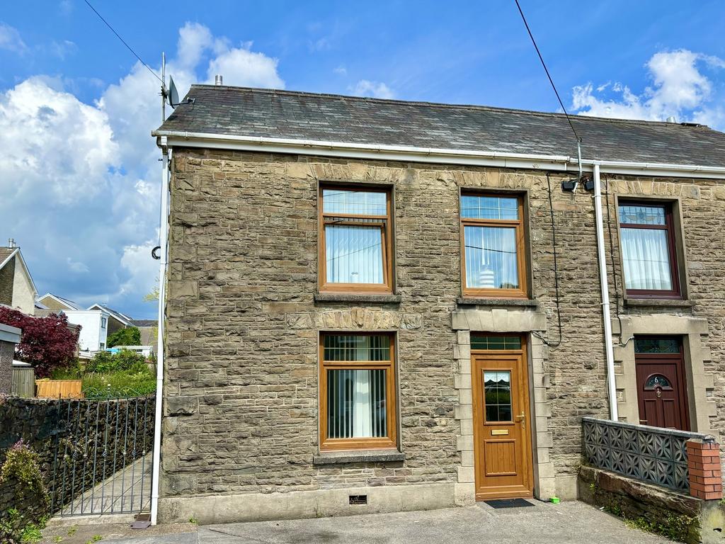 Thomas Street, Pontardawe, Swansea. 2 bed semi-detached house - £155,000