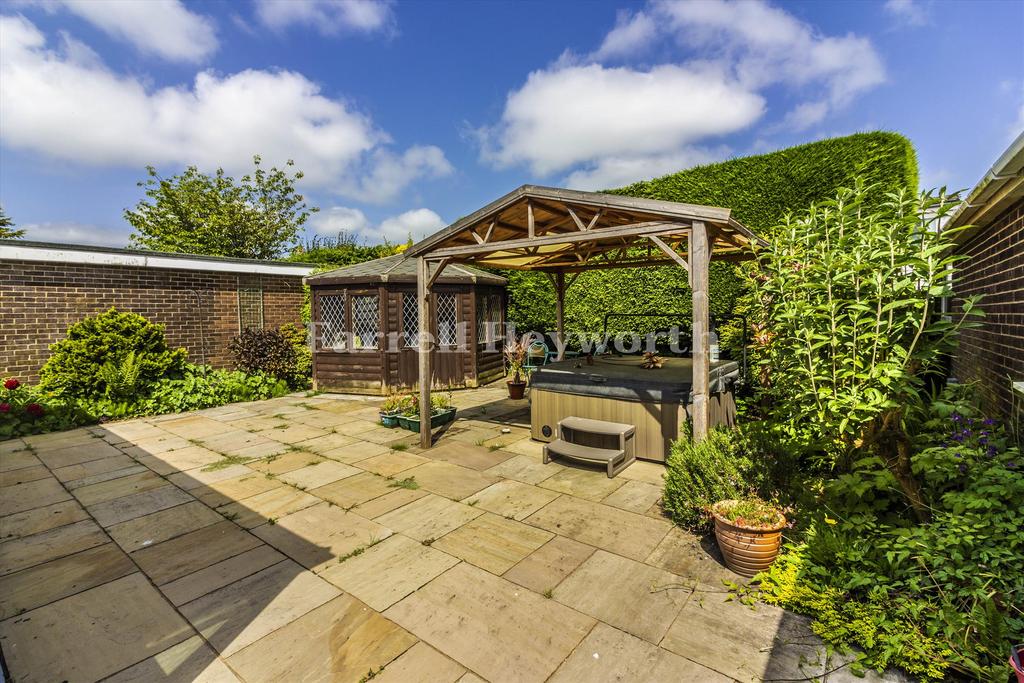 Broughton, Preston PR3 3 bed house for sale - £385,000