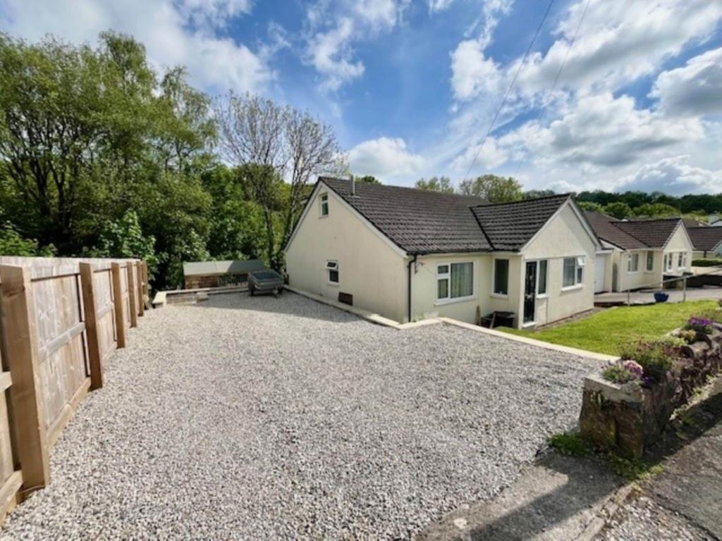 Stonepark Crescent, Newton Abbot TQ13 5 bed detached house - £473,950