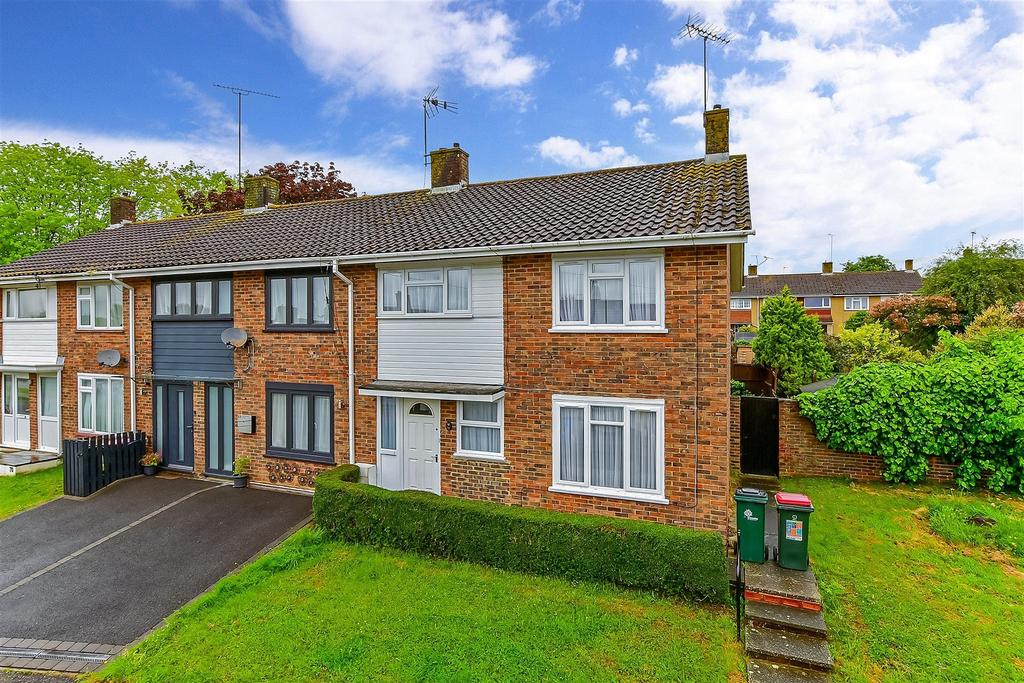 Wakehurst Drive, Southgate, Crawley... 3 bed end of terrace house - £ ...
