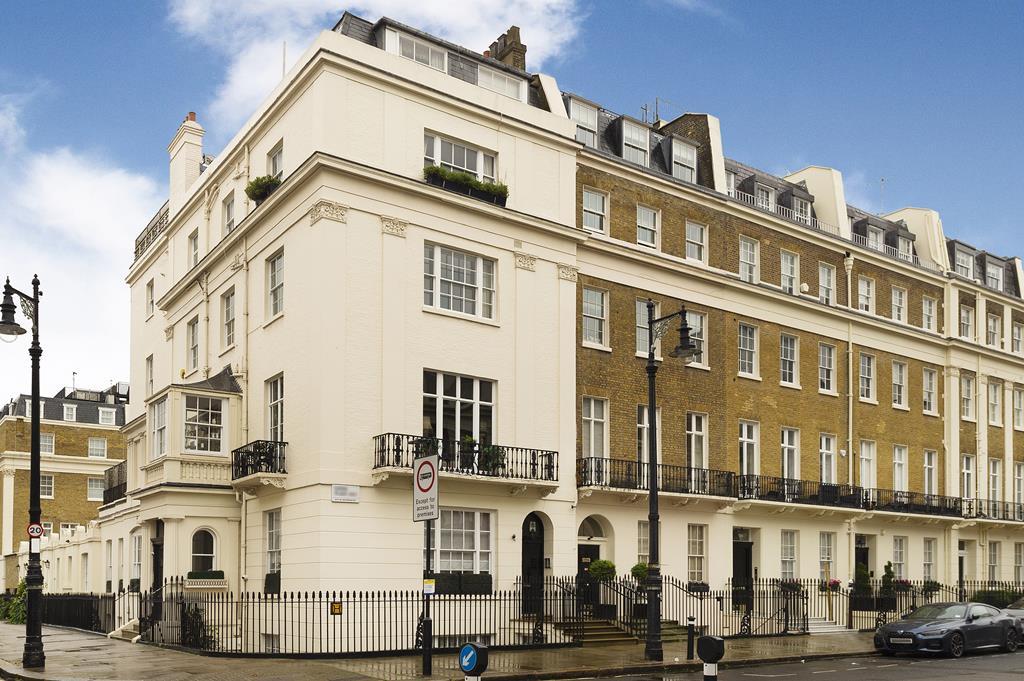 Eaton Place, SW1 2 bed flat - £4,333 pcm (£1,000 pw)