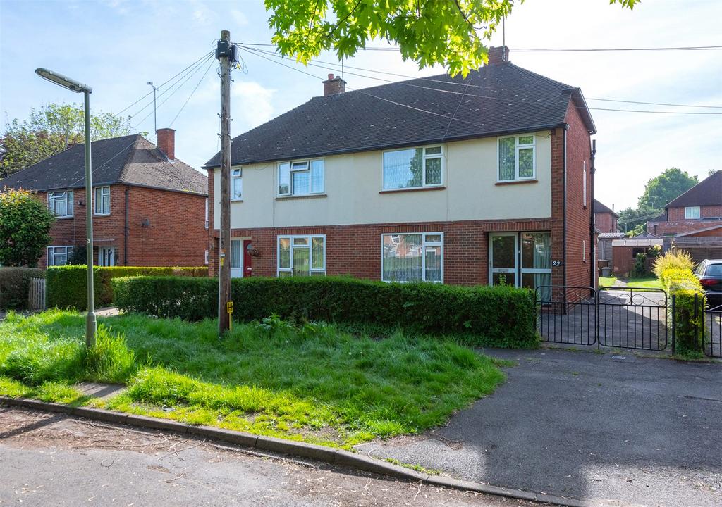 Brook Road, Bagshot, Surrey, GU19 3 bed semi-detached house - £425,000