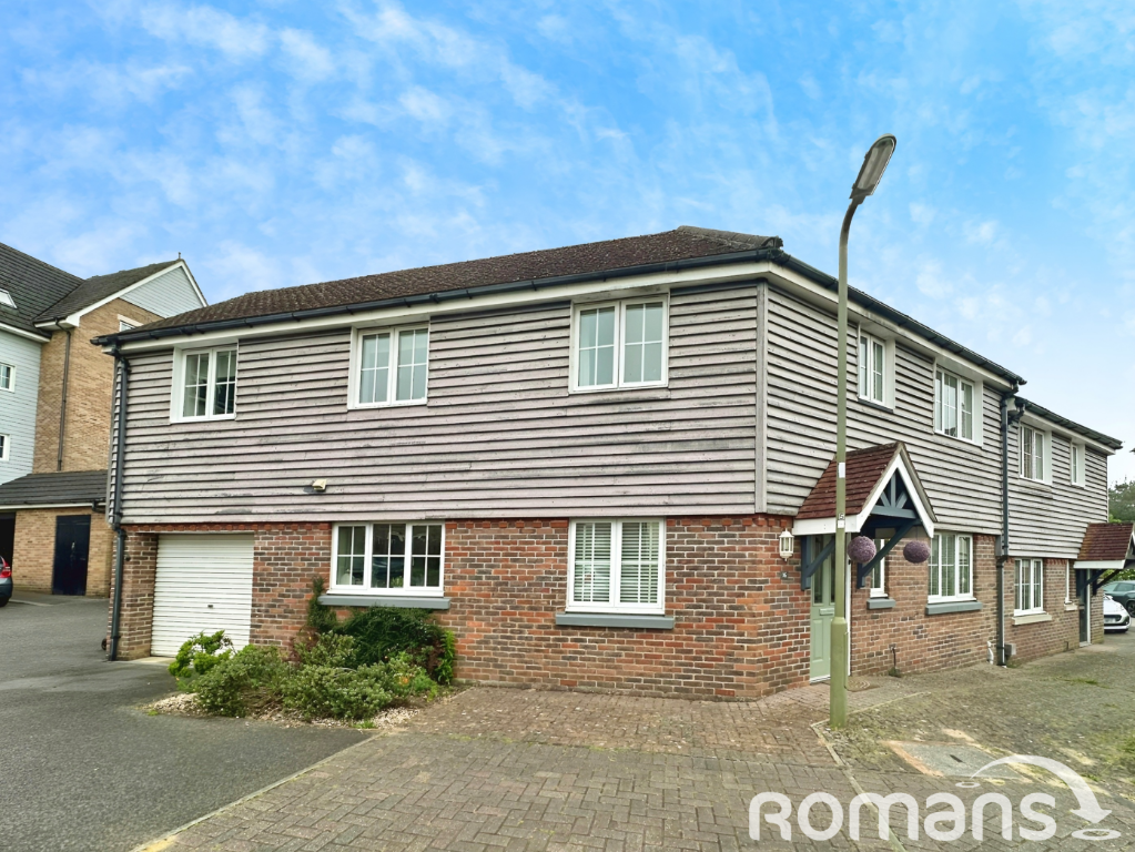 Richards Field, Chineham, Basingstoke 4 bed end of terrace house - £400,000