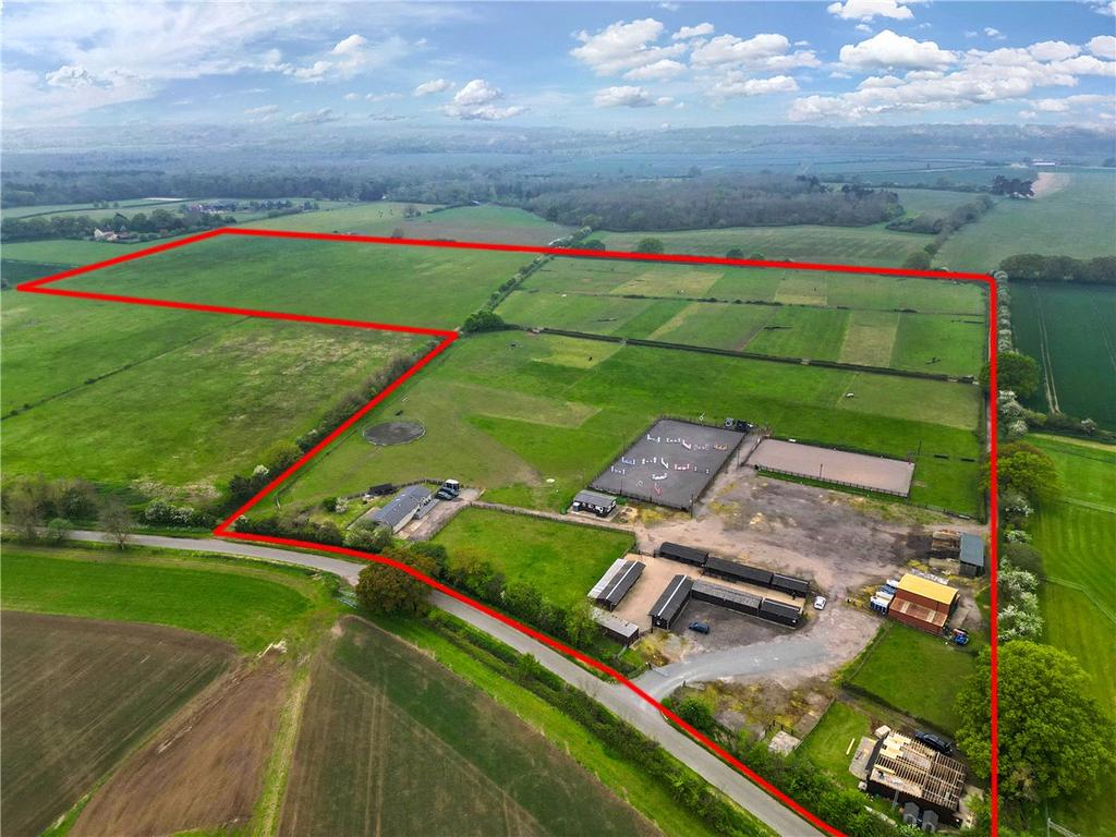 Twin Trees Equine Centre, Thorncote... Equestrian property - £1,200,000